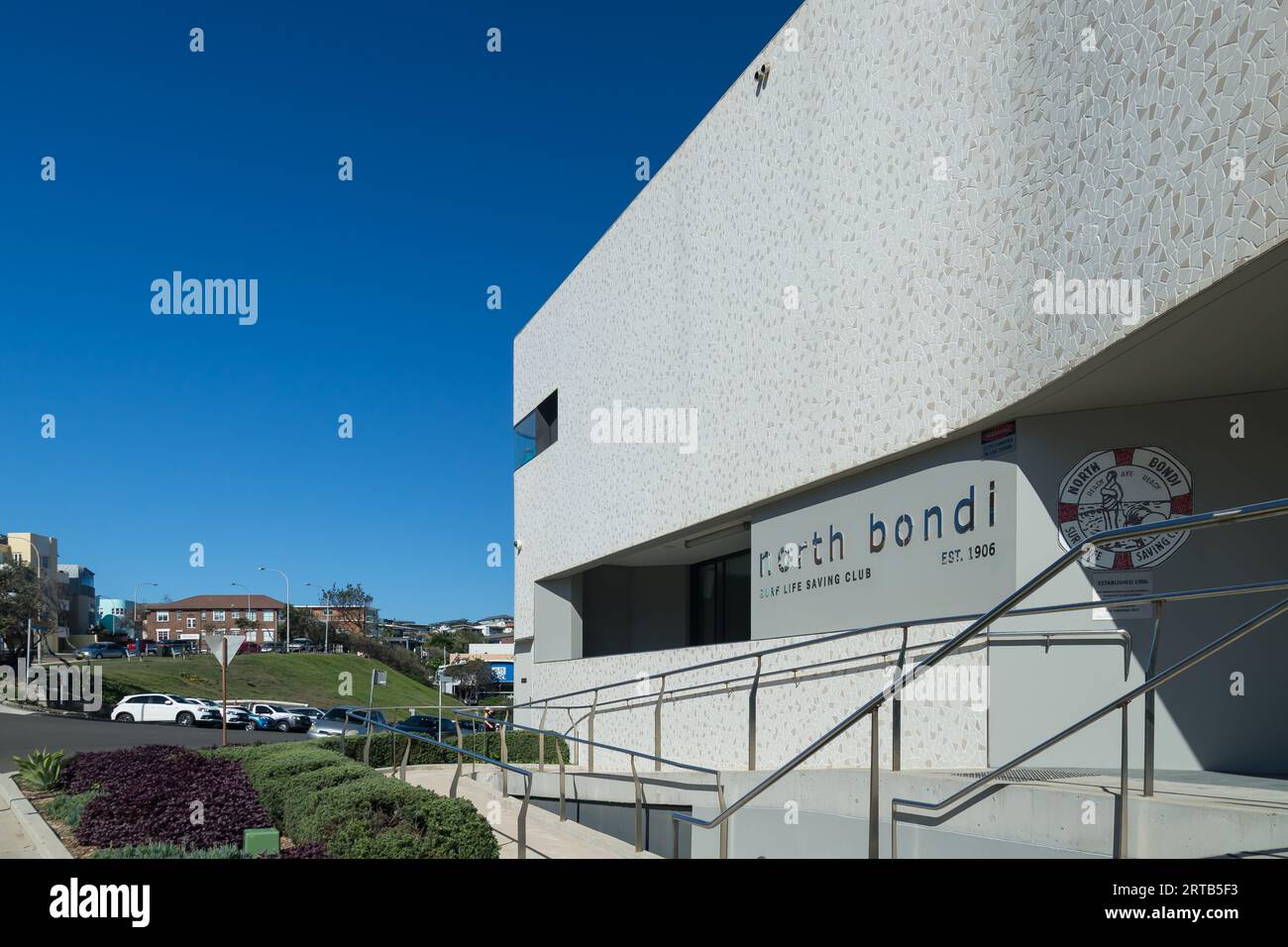 North bondi surf life saving club hi-res stock photography and images ...