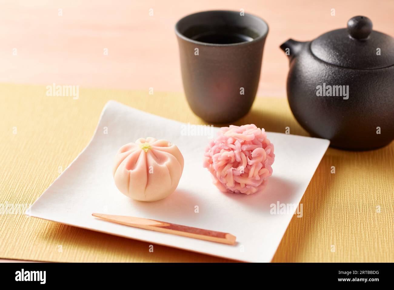 Elegant japanese characters hi-res stock photography and images - Alamy