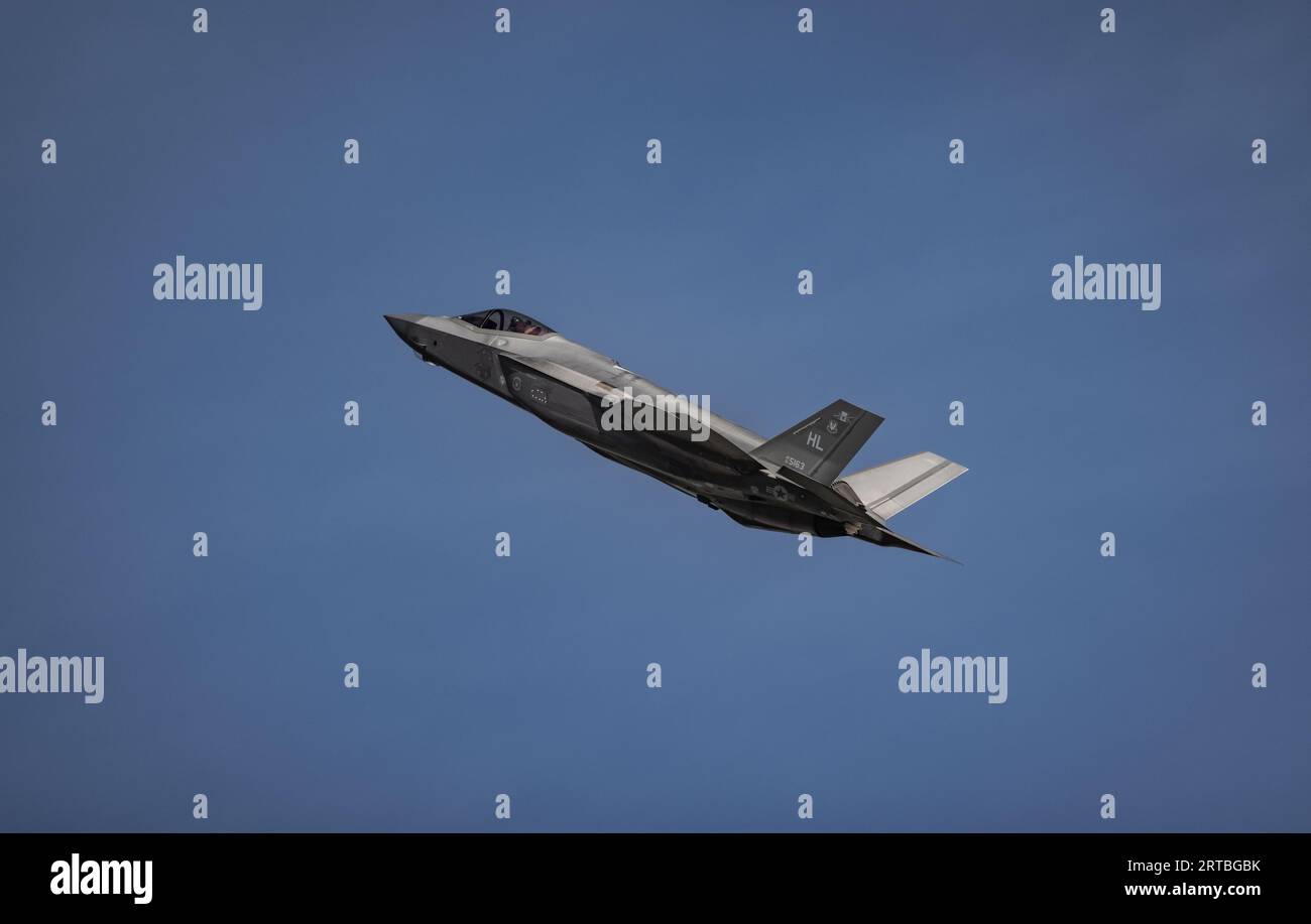 Inverted engine hi-res stock photography and images - Alamy