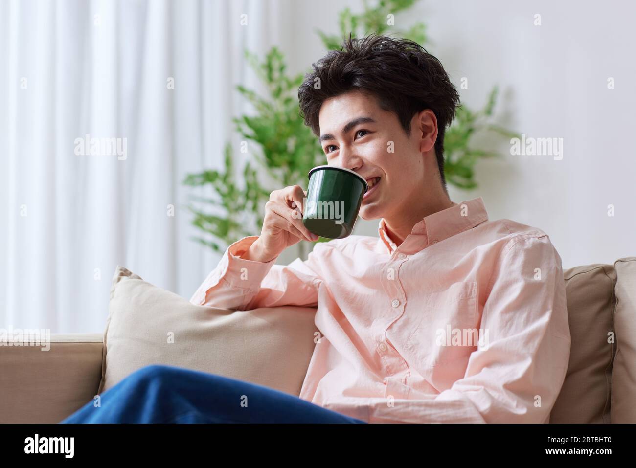 Japanese man smiling holding hi-res stock photography and images - Alamy