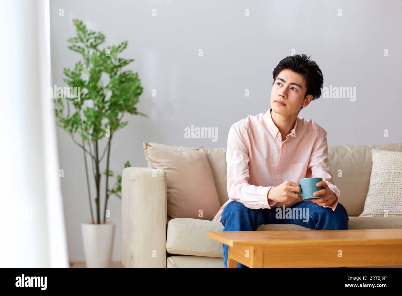 Fashionable asian men hi-res stock photography and images - Alamy