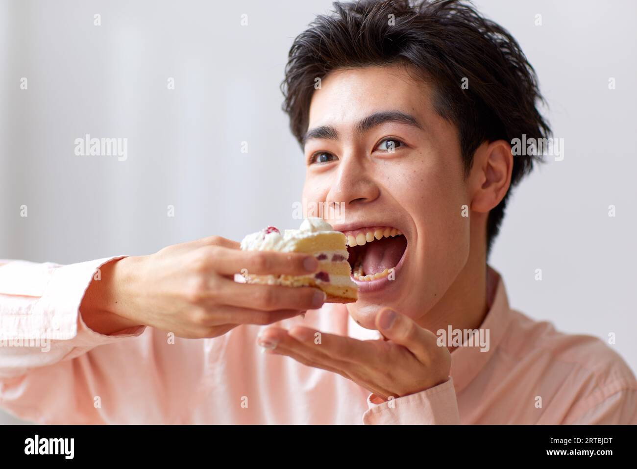 Japanese man eating at home Stock Photo - Alamy