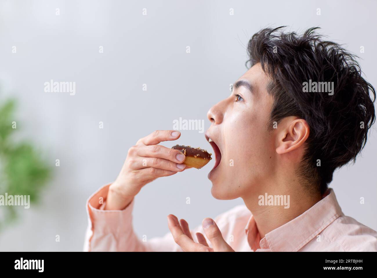 Profile people eating hi-res stock photography and images - Alamy