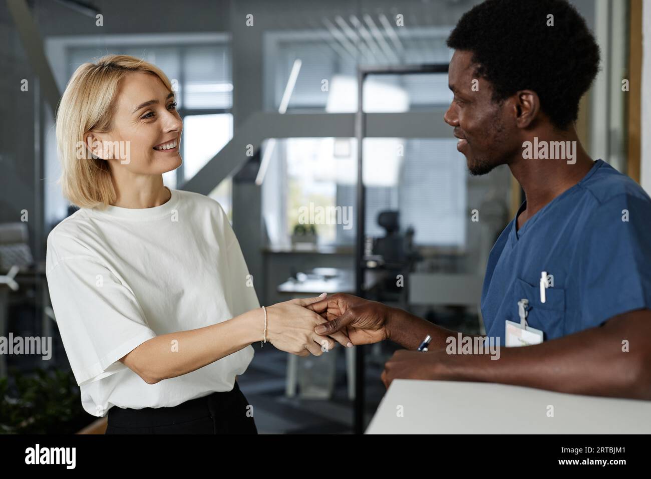 Handshake reception hi-res stock photography and images - Alamy