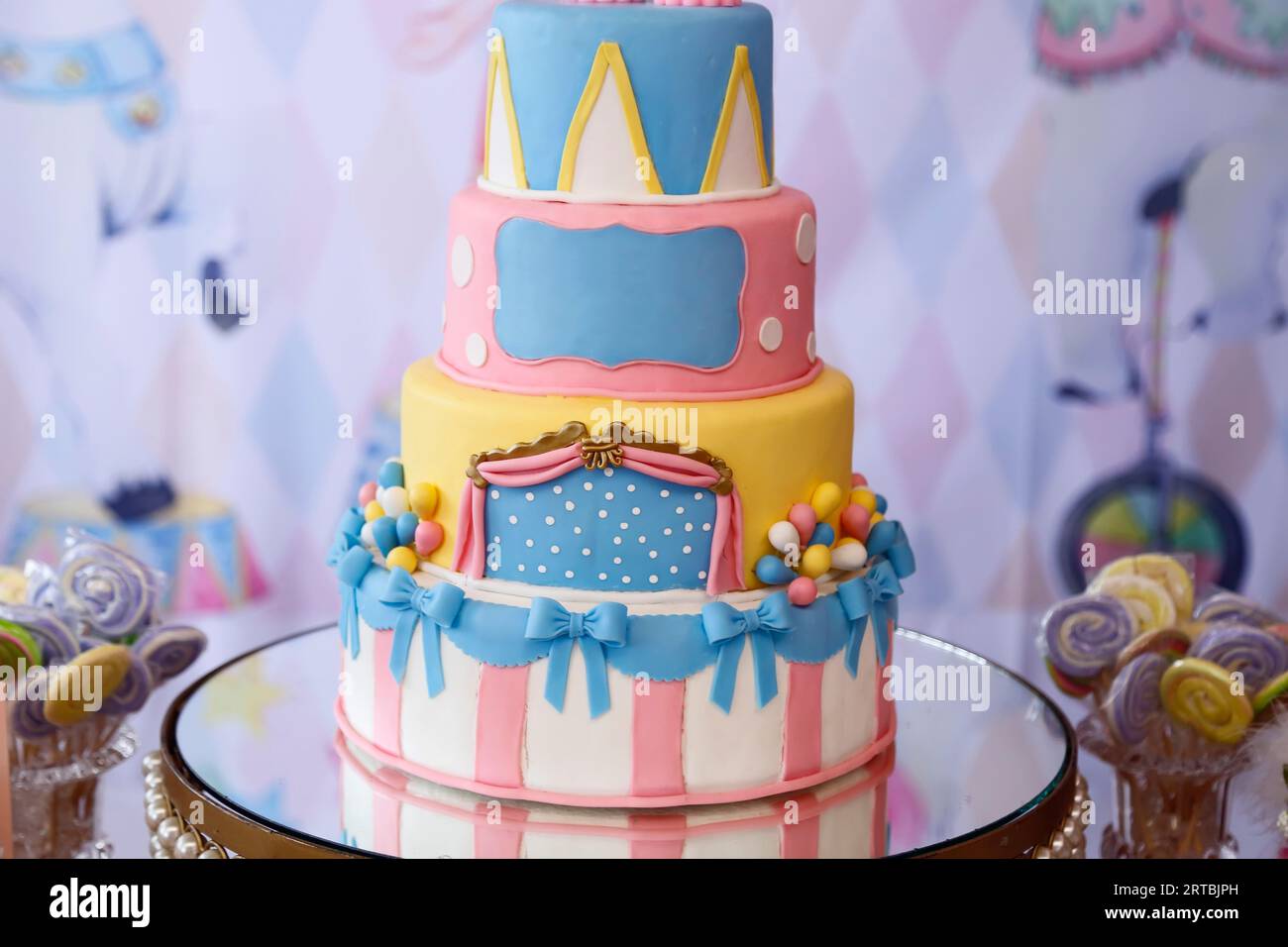 festive chocolate cake with pictures and circus theme - delicious ...