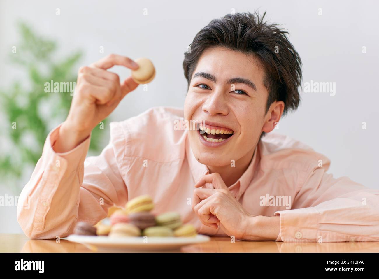 Japanese man eating at home Stock Photo - Alamy