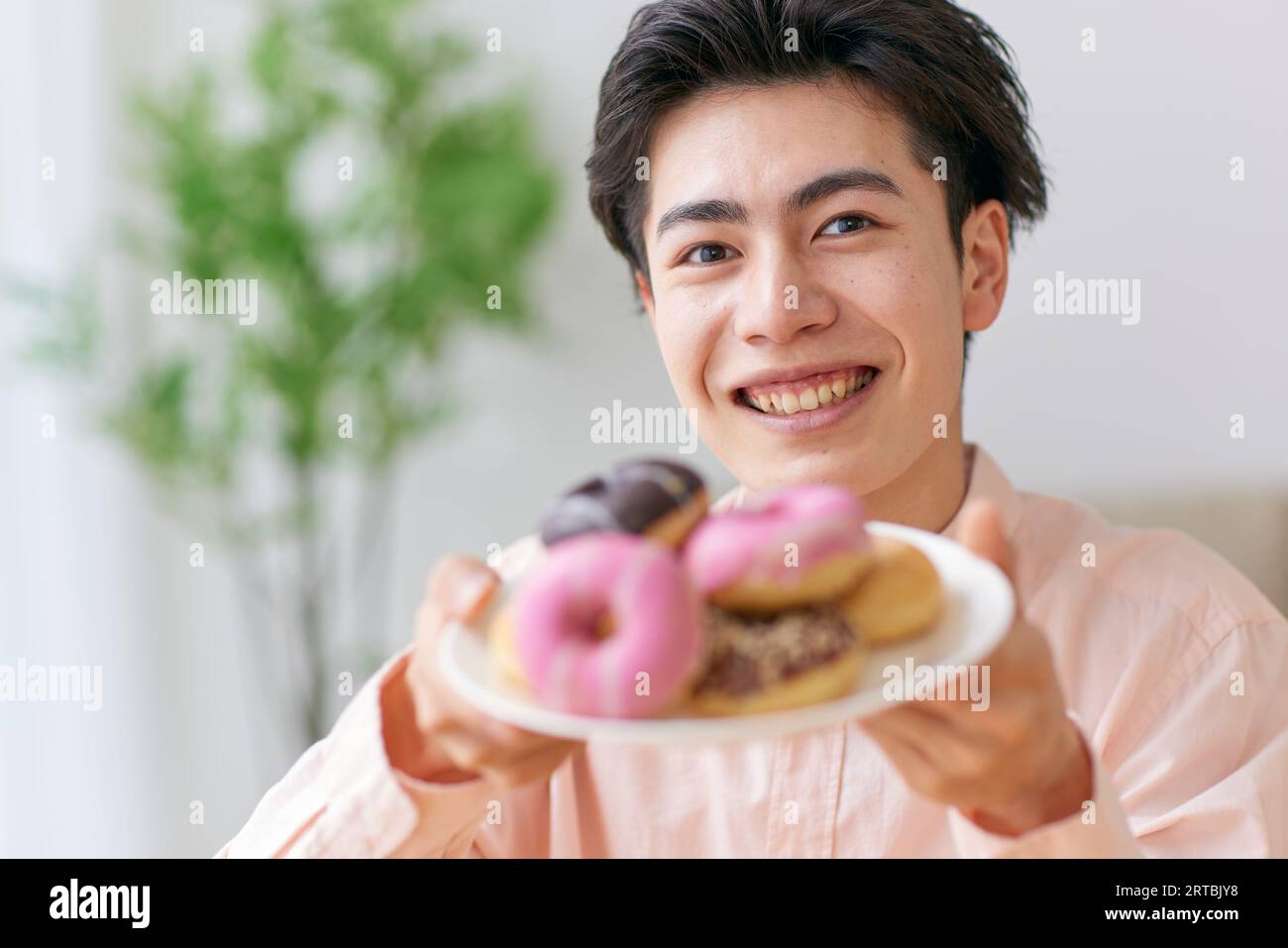 Japanese man eating at home Stock Photo - Alamy