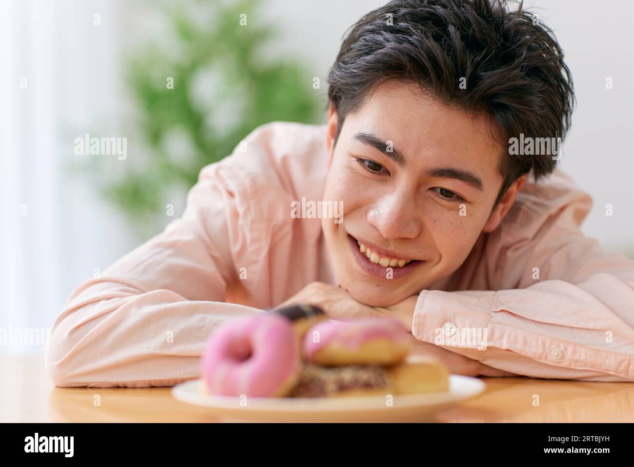 Japanese man eating at home Stock Photo - Alamy