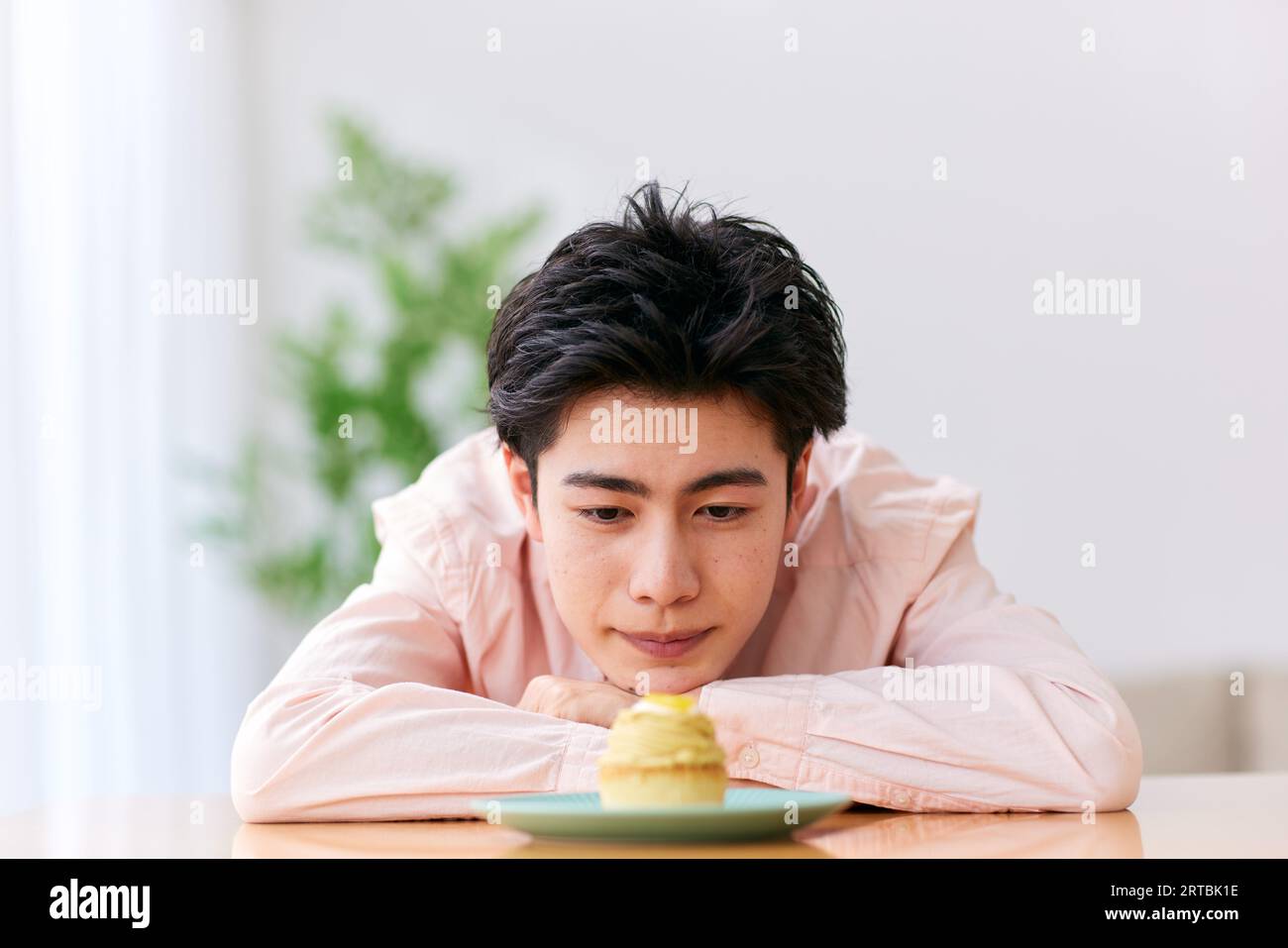Japanese man eating at home Stock Photo - Alamy
