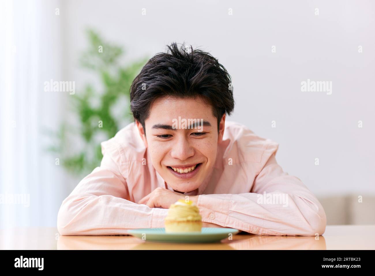 Japanese man eating at home Stock Photo - Alamy