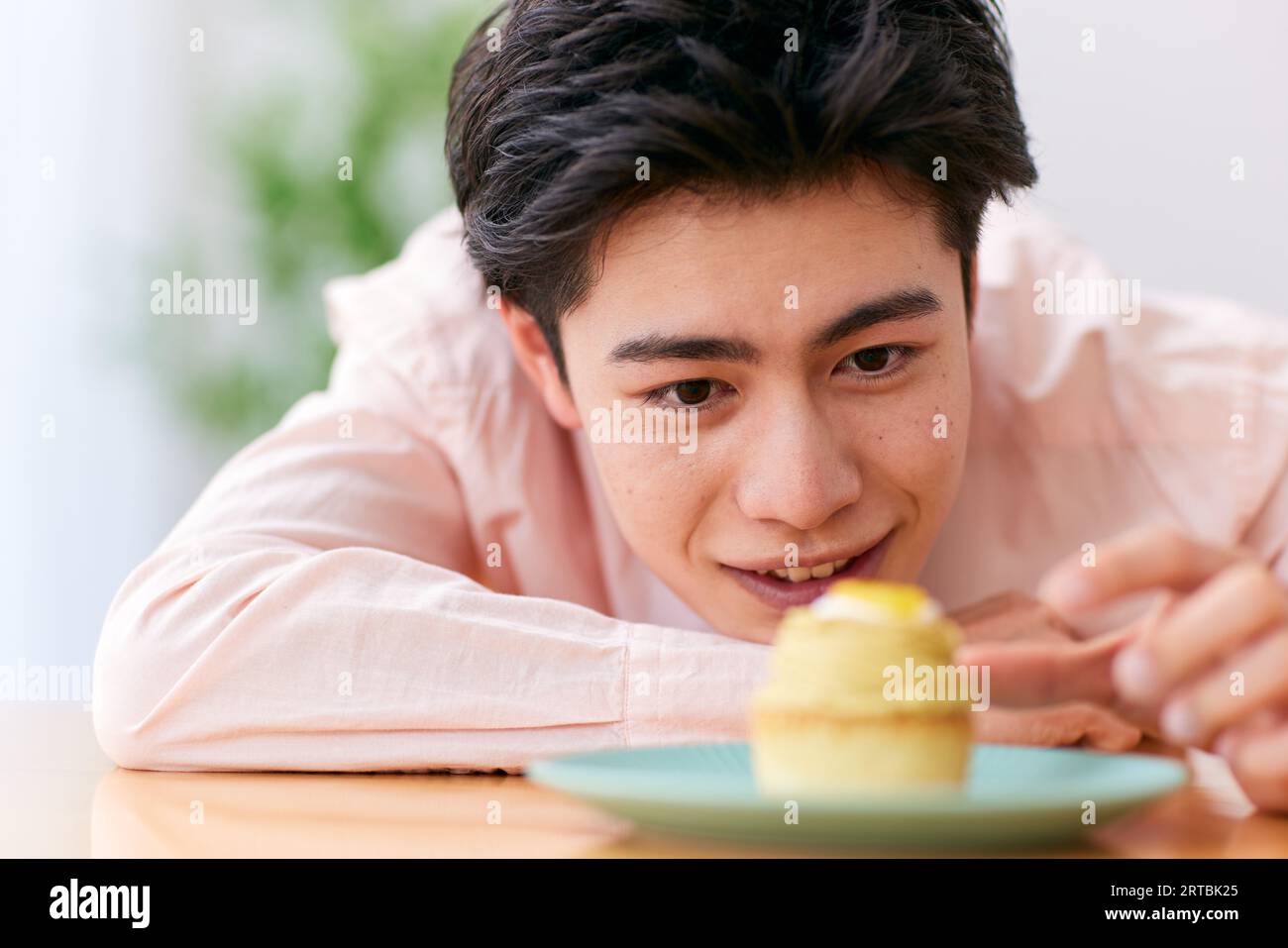Japanese man eating at home Stock Photo - Alamy