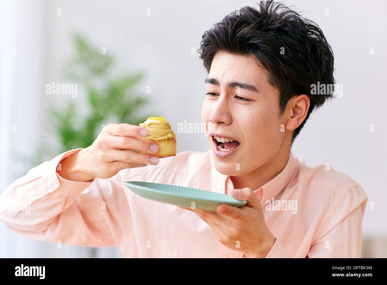 Japanese man eating at home Stock Photo - Alamy