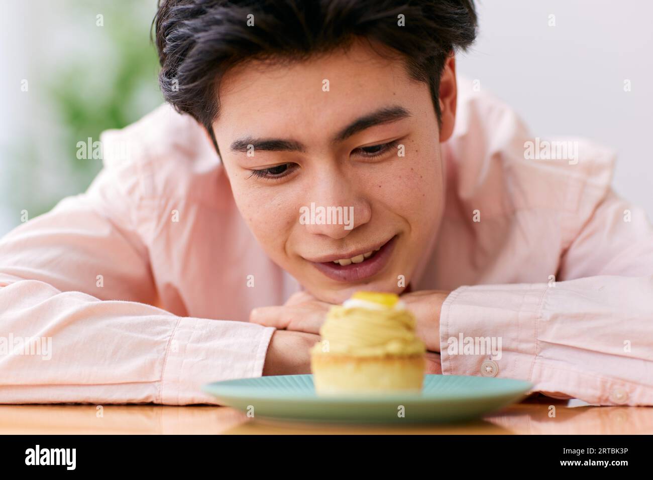 Laying dish hi-res stock photography and images - Alamy