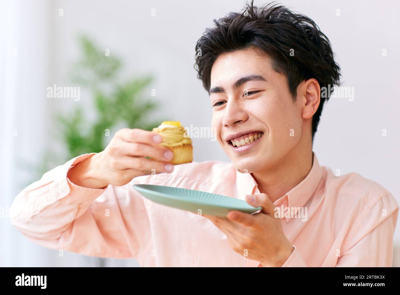 Japanese man eating at home Stock Photo - Alamy