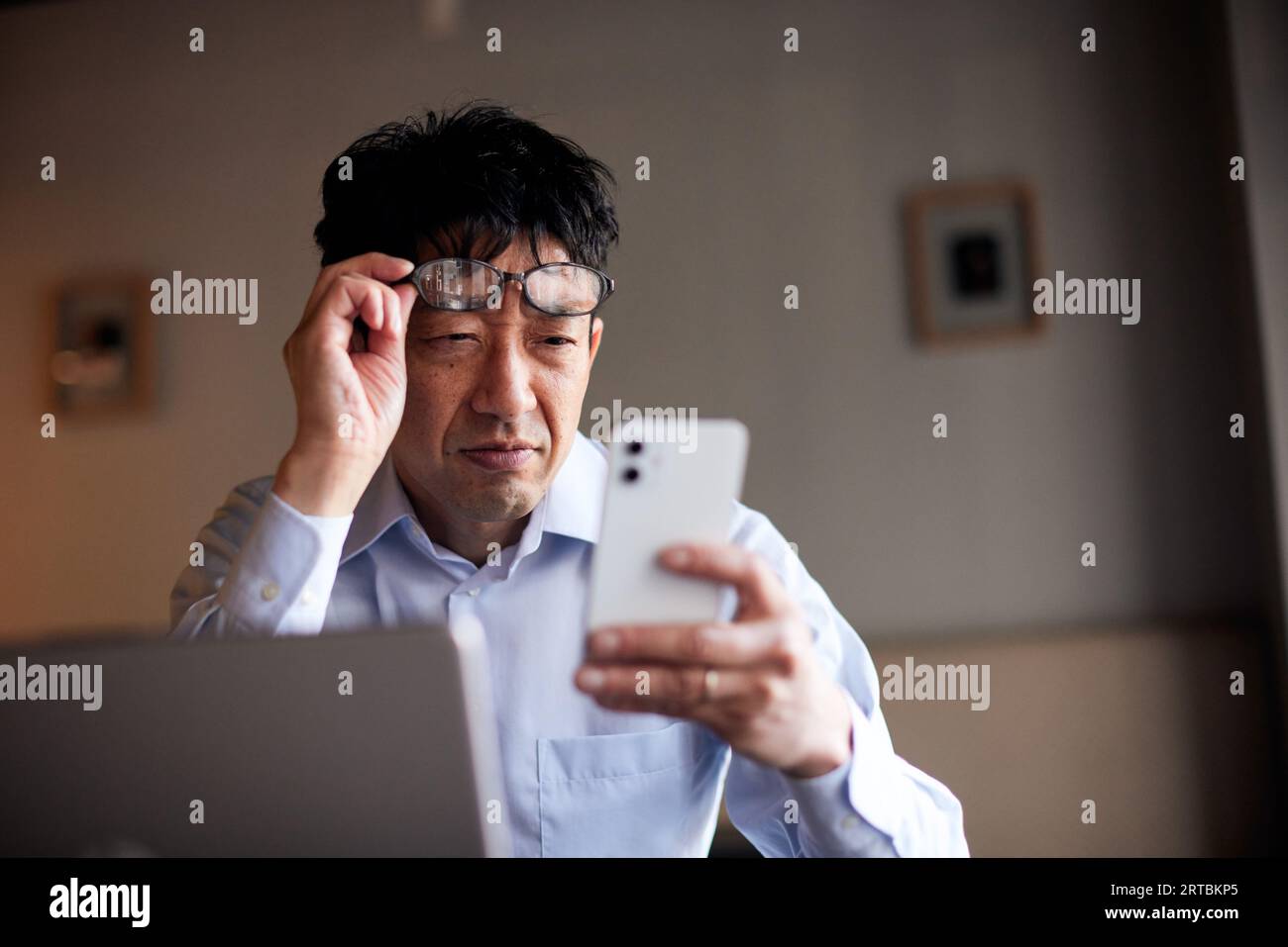 Japanese man with poor sight Stock Photo - Alamy