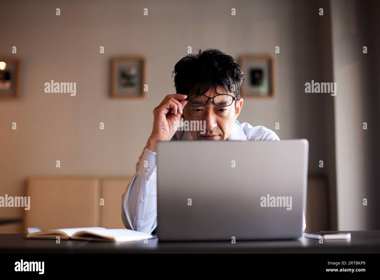 Poor sight hi-res stock photography and images - Alamy