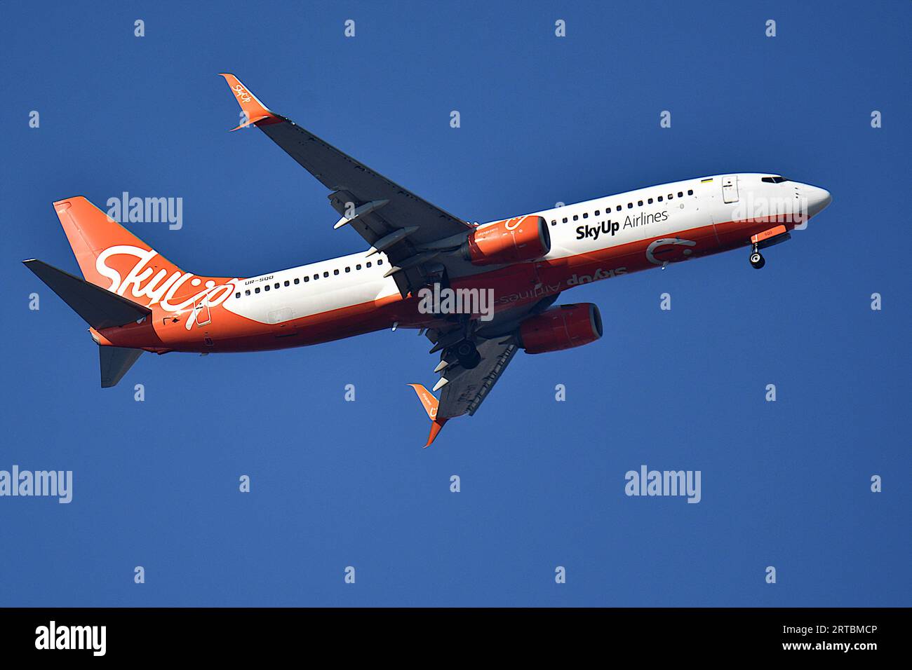 Skyup airlines aircraft hi-res stock photography and images - Alamy