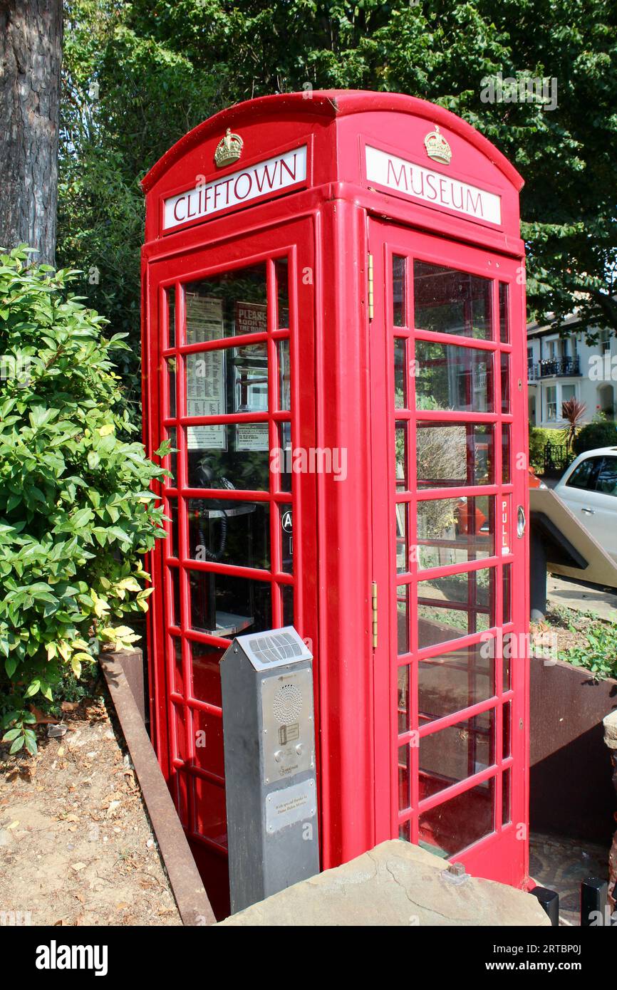 Red telephone box picture hi-res stock photography and images - Alamy