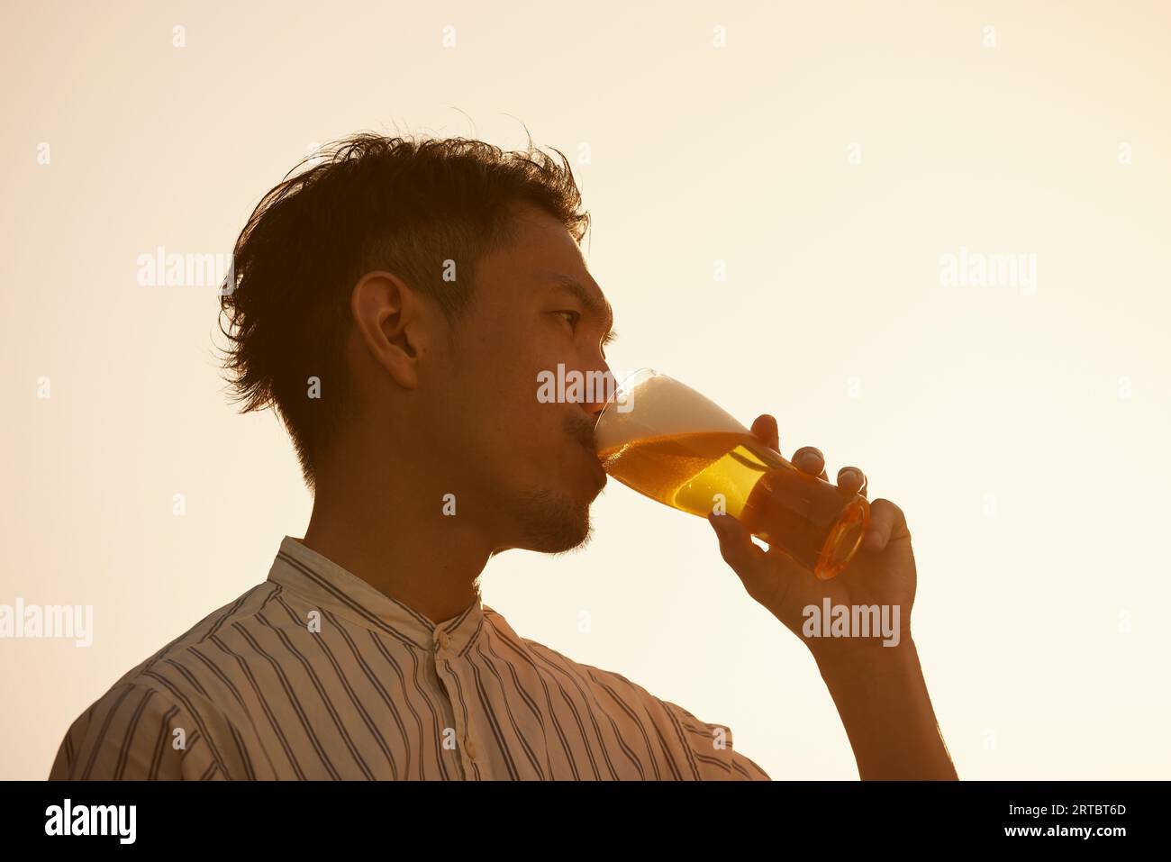 Japan drinking alcohol hi-res stock photography and images - Alamy