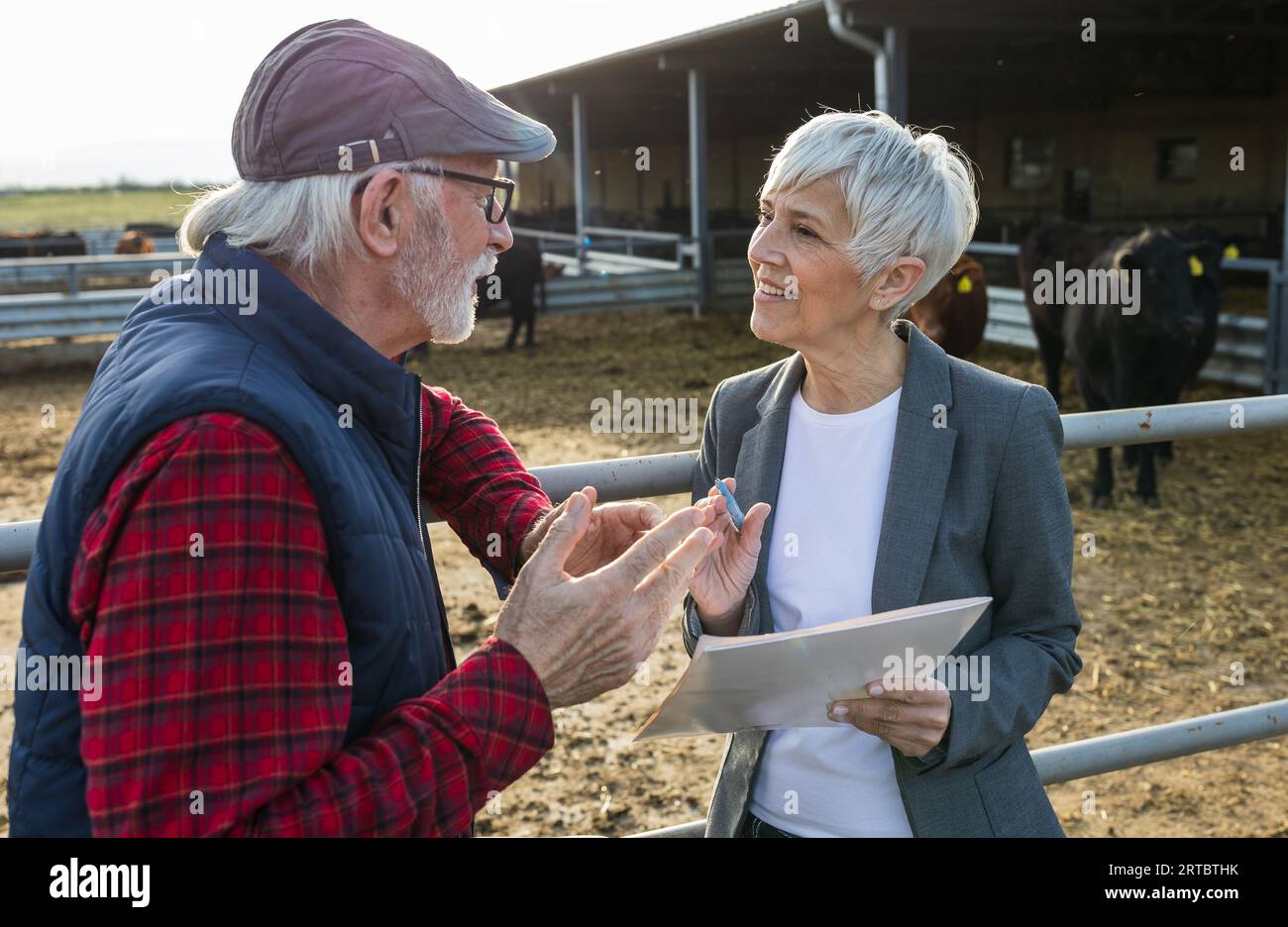 Signing contract animal hi-res stock photography and images - Alamy