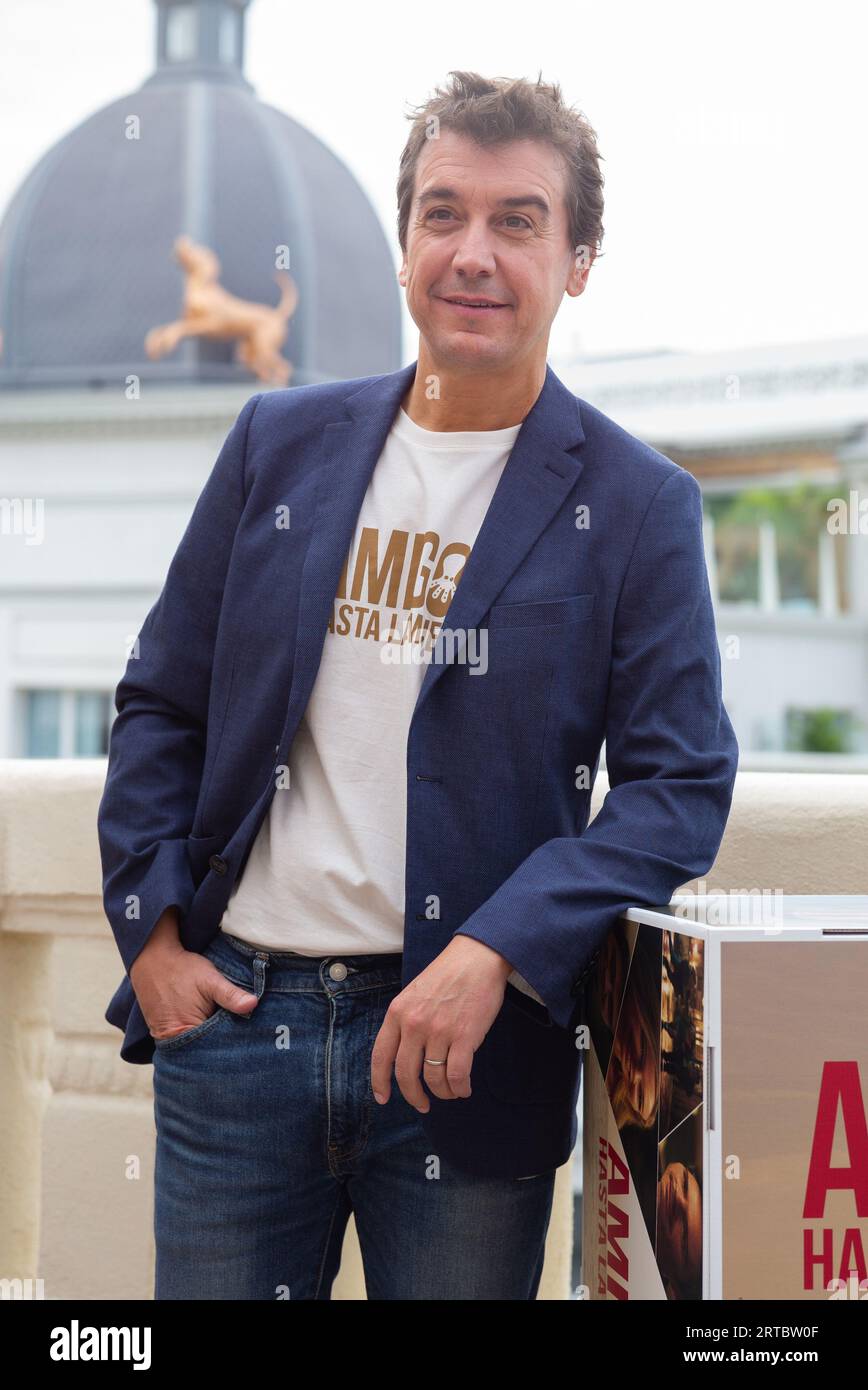 Javier Veiga attends the "Amigos Hasta La Muerte" photocall at INNSiDE ...