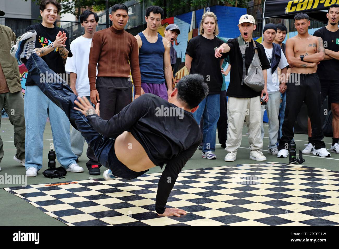 One-Handed Air Flare Breakdancing battle, impressive Hip Hop competition & an audience of ...