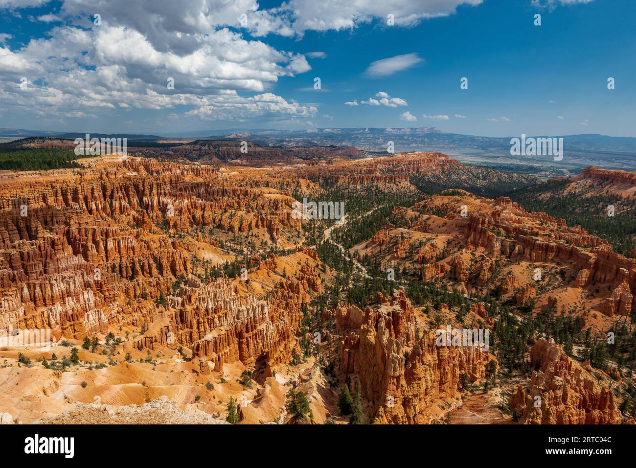 Walking along the rim of the Bryce Ampitheater provides you with ...