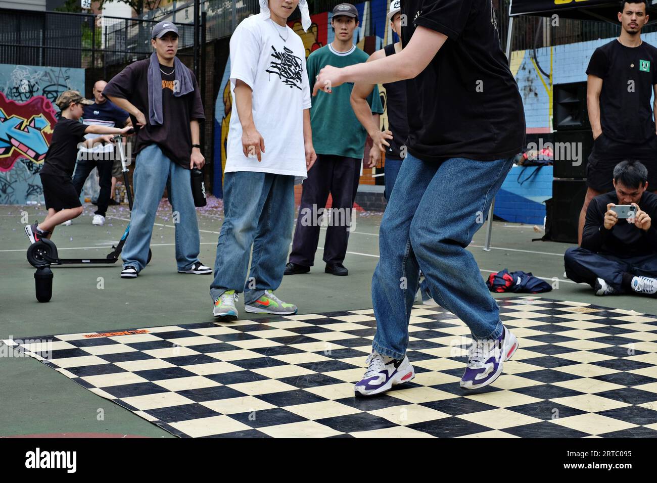 Fancy BGirl footwork with the Bboys watching -Breakdancing performances ...
