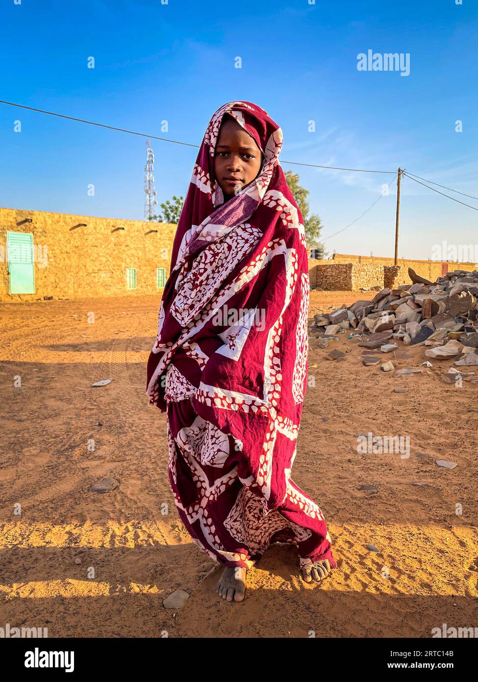 Mauritania, Adrar region, Chinguetti, girl Stock Photo - Alamy