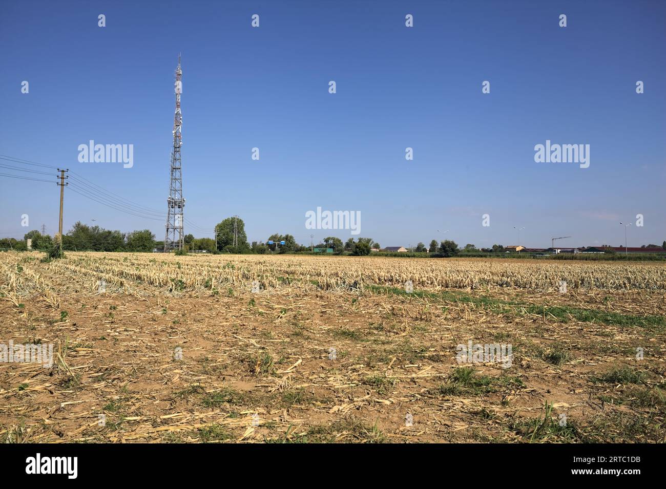 Mobile phone pylons hi-res stock photography and images - Alamy