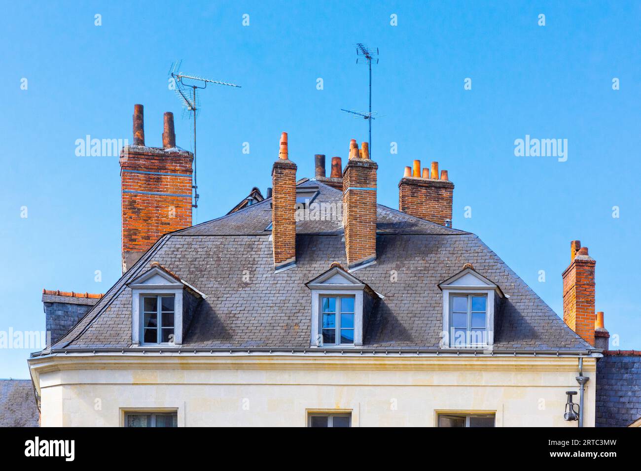 Mansard roof hi-res stock photography and images - Alamy