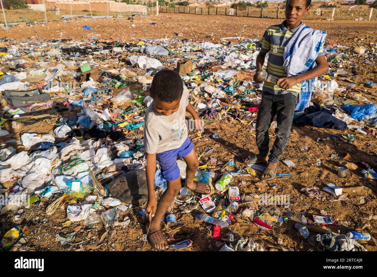 Boys playing in the desert hi-res stock photography and images - Alamy