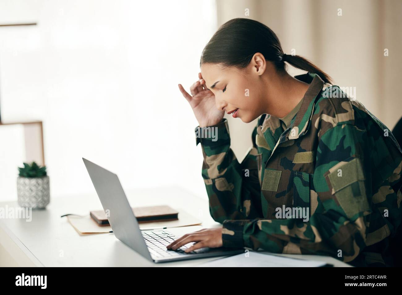 Military desk hi-res stock photography and images - Alamy