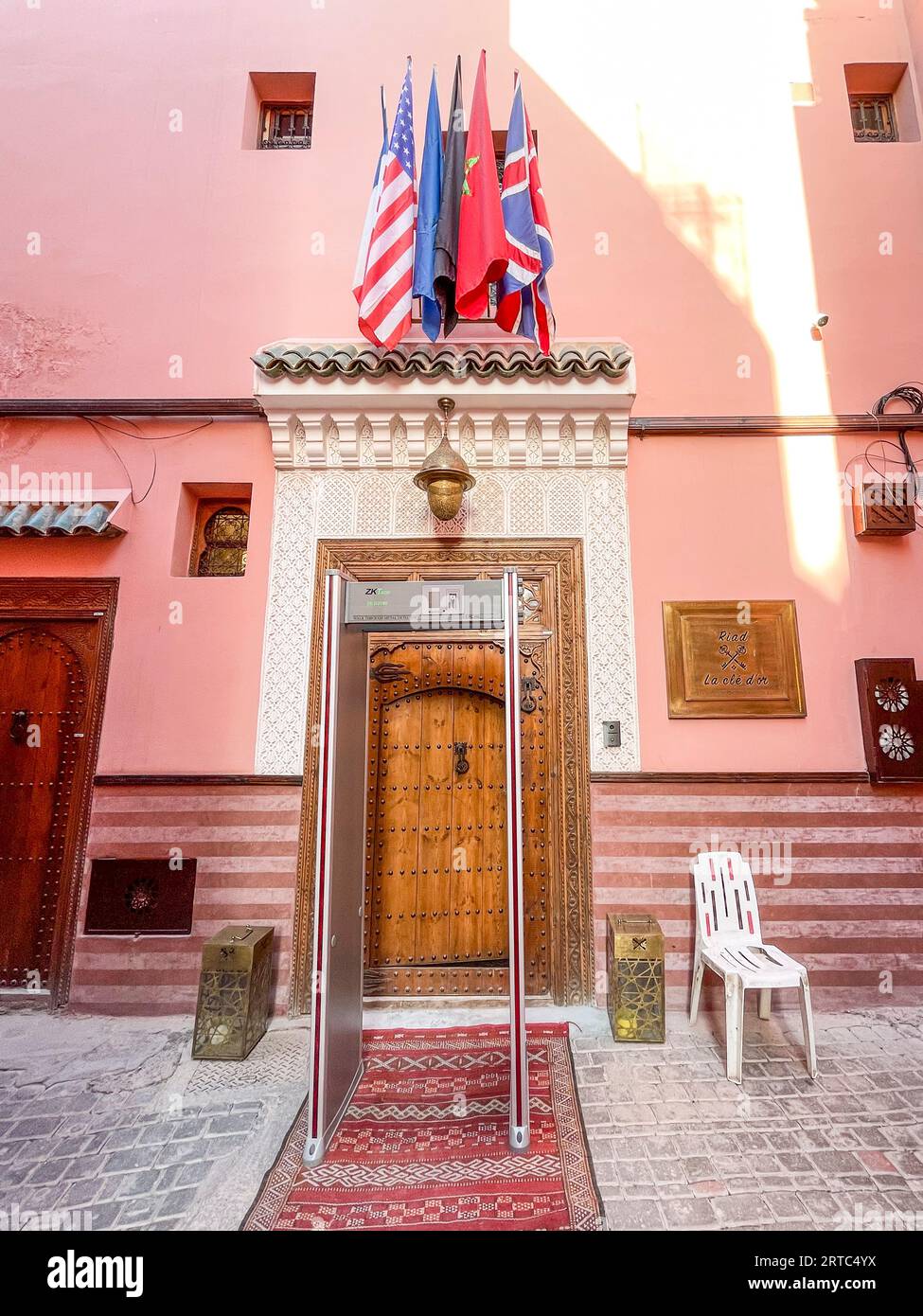 Traditional moroccan entrance interior hi-res stock photography and ...