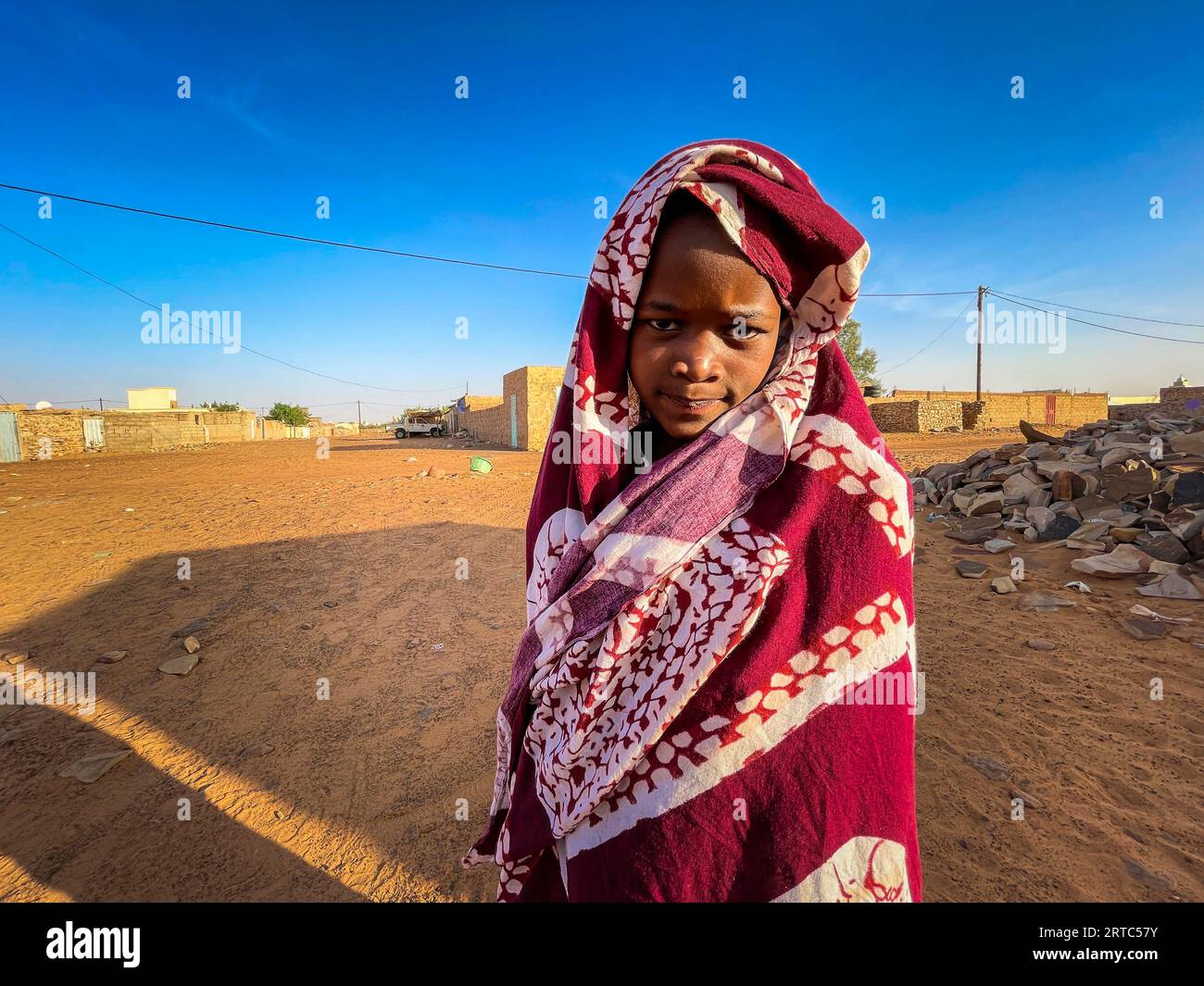 Mauritania, Adrar region, Chinguetti, girl Stock Photo - Alamy
