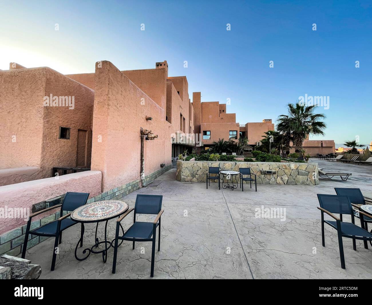 African courtyard hi-res stock photography and images - Alamy