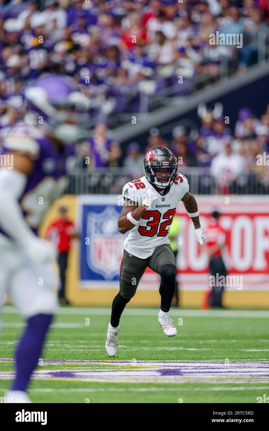 Tampa Bay Buccaneers safety Josh Hayes (32) in action against the ...