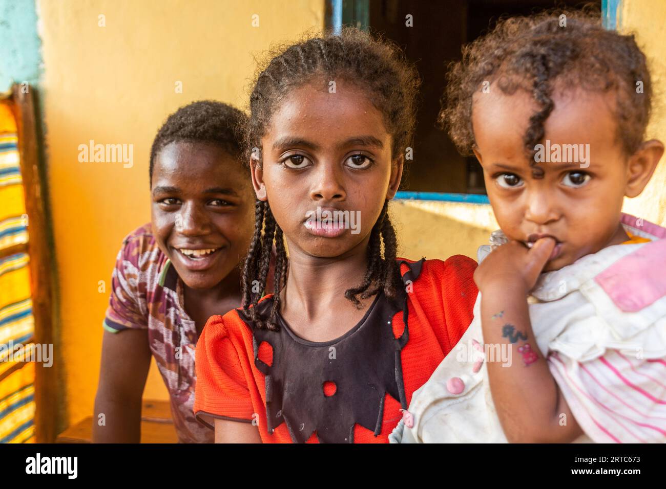 JINKA, ETHIOPIA - FEBRUARY 2, 2020: Children in Jinka, Ethiopia Stock ...