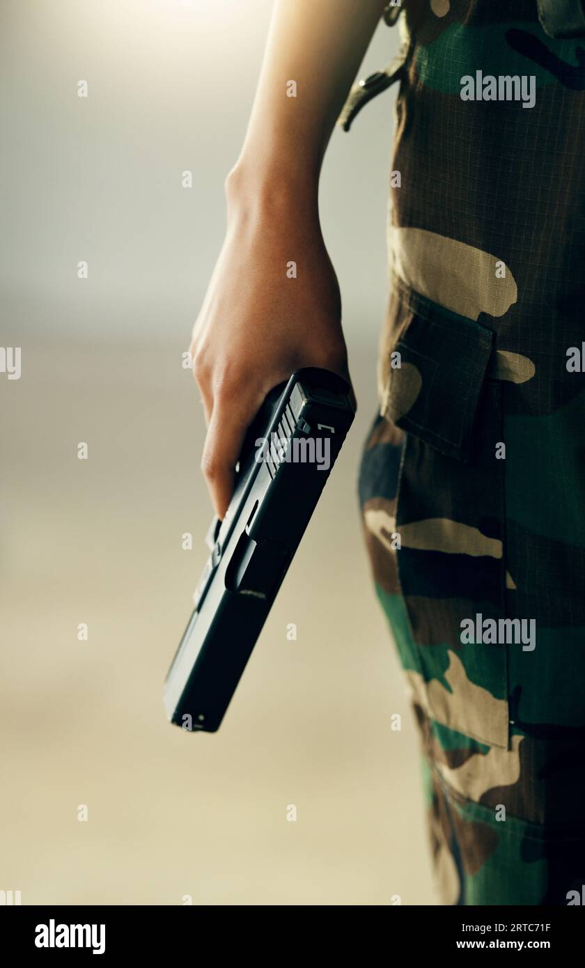 Military flare pistol hi-res stock photography and images - Alamy