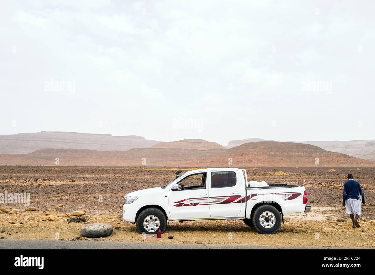 Mauritania, Adrar region, surroundings of Atar, broken down car Stock ...