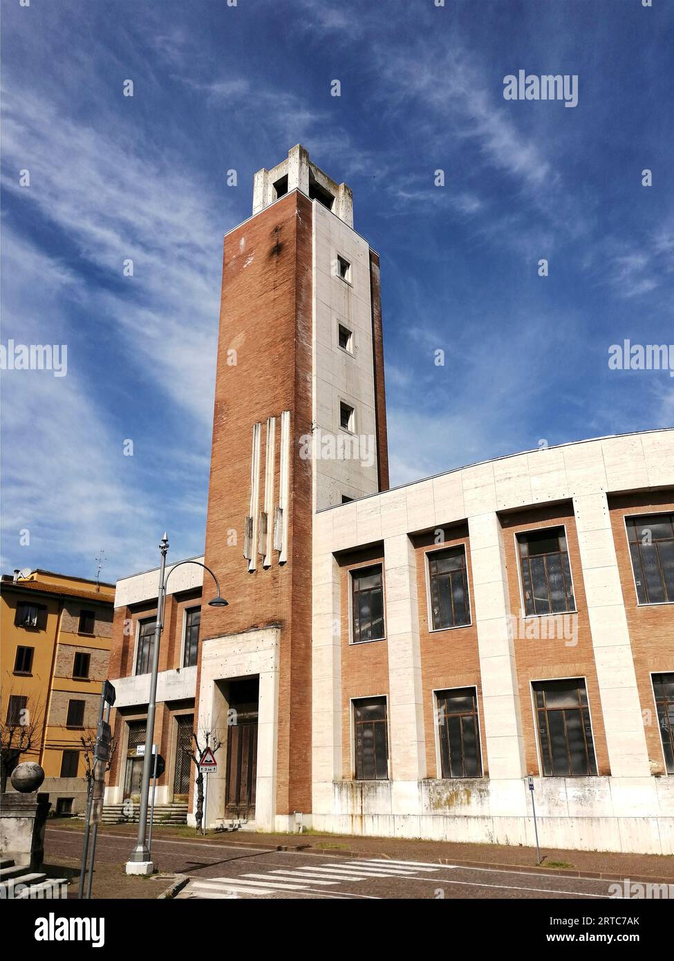 Casa del fascio hi-res stock photography and images - Alamy