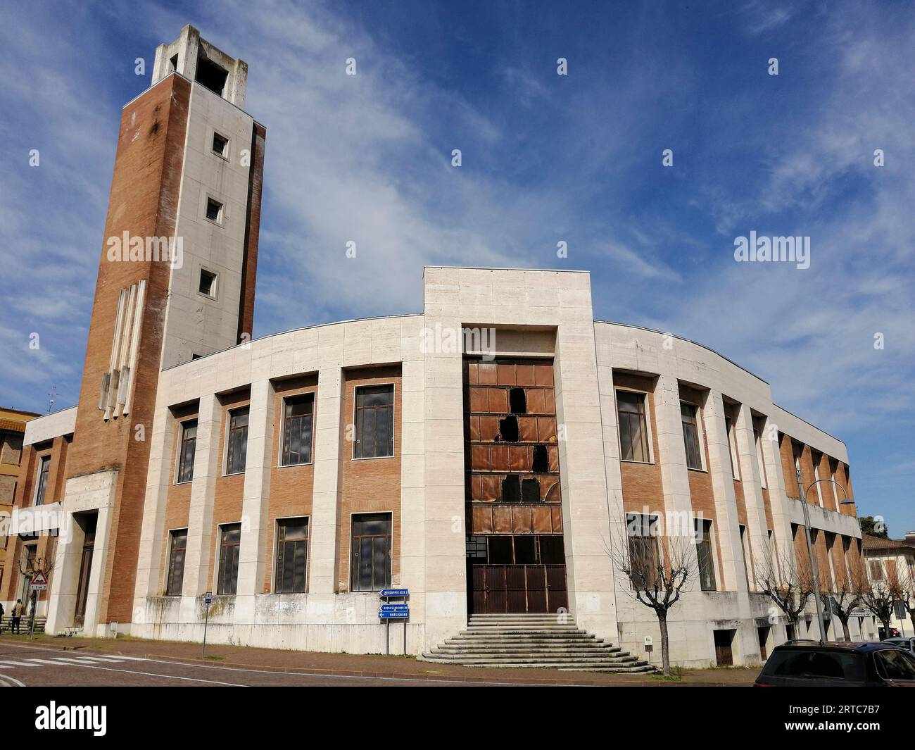 Casa del fascio hi-res stock photography and images - Alamy