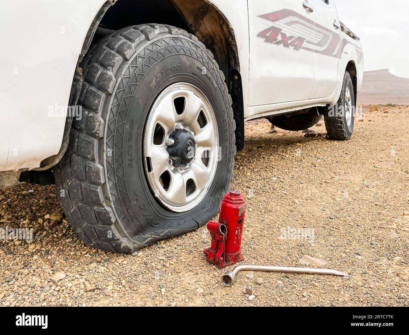 Mauritania, Adrar region, surroundings of Atar, broken down pick up car ...