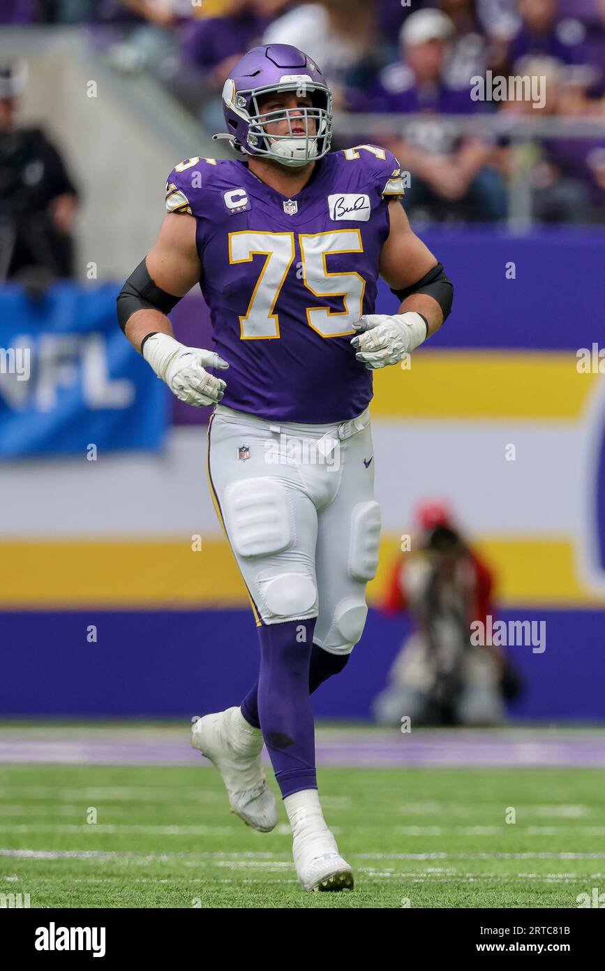 Minnesota Vikings offensive tackle Brian O'Neill (75) in action during ...