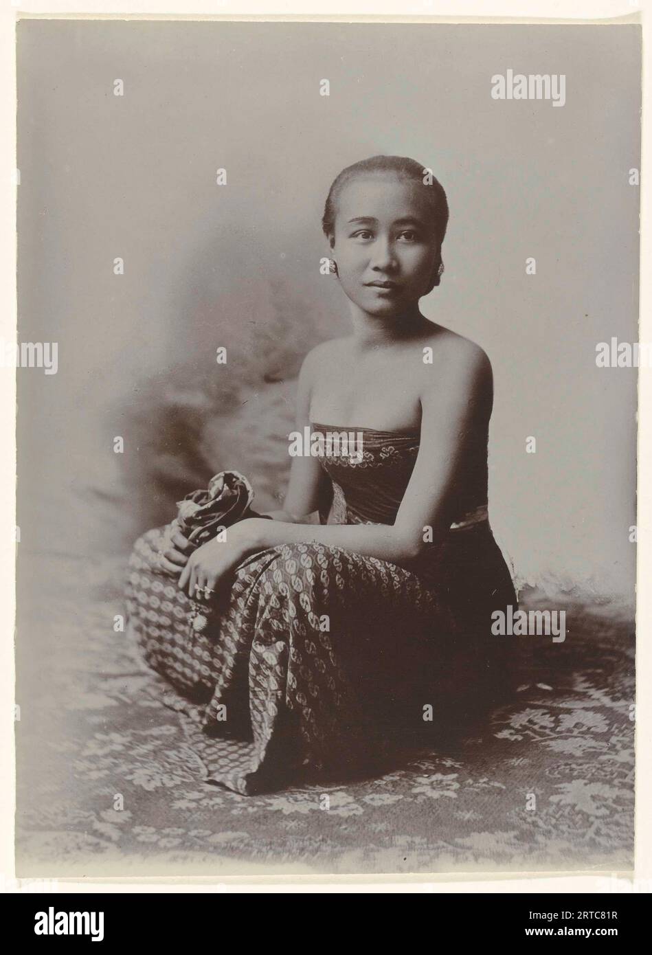 Studio portrait of a young Javanese woman, 1910, Indonesia, Bali, Java ...