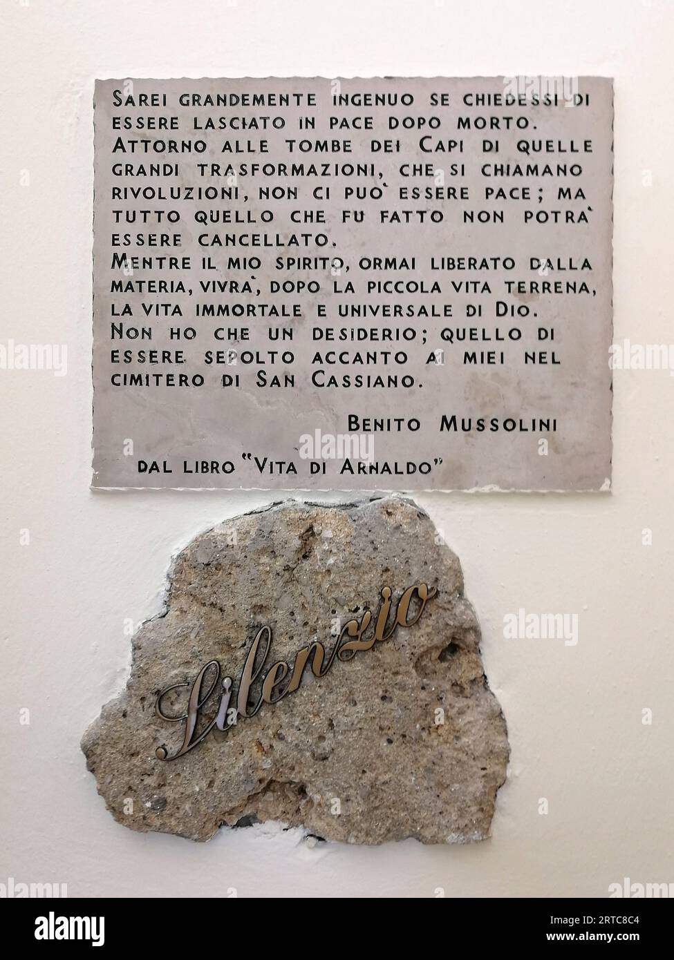 Benito mussolini crypt hi-res stock photography and images - Alamy