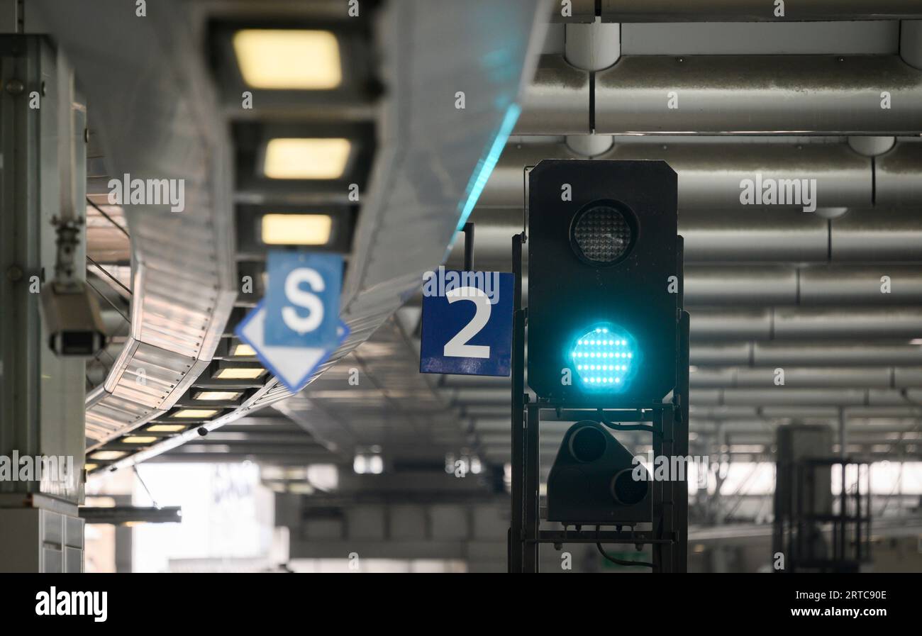 Green railway signal at London Blackfriars railway station, London ...