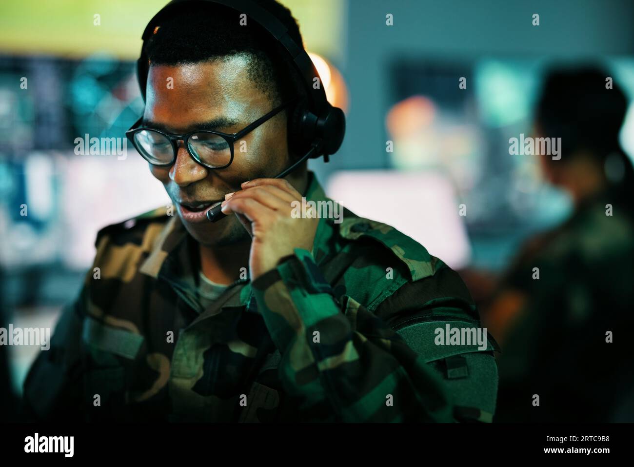 Emergency control room headset hi-res stock photography and images - Alamy