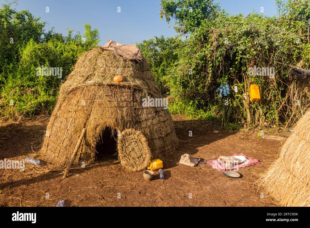 Ethiopian tribal huts hi-res stock photography and images - Alamy