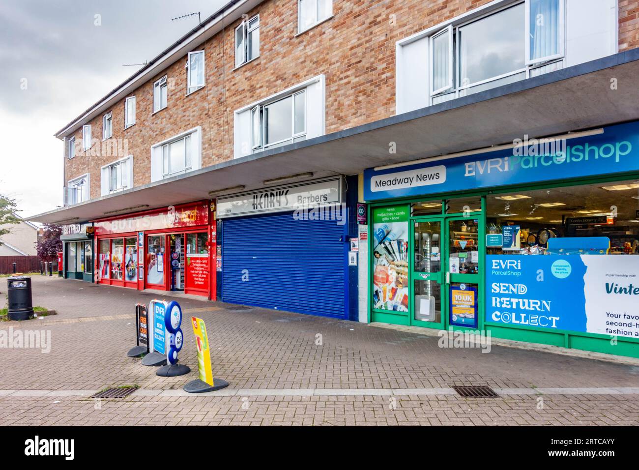 Evri parcelshop hi-res stock photography and images - Alamy